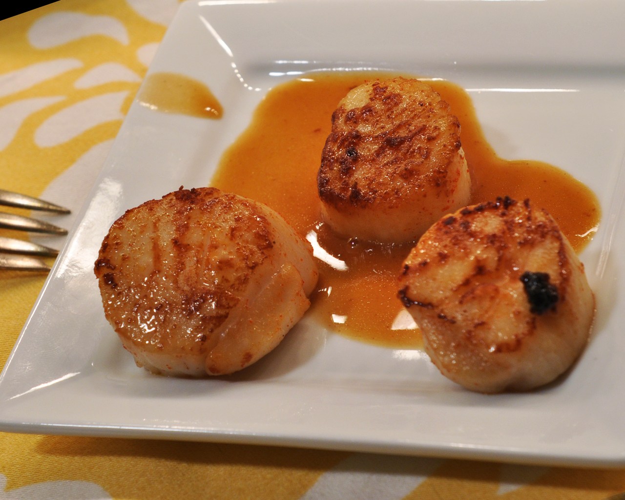 Scallops with Chipotle Orange Sauce – Bon Appetit Hon